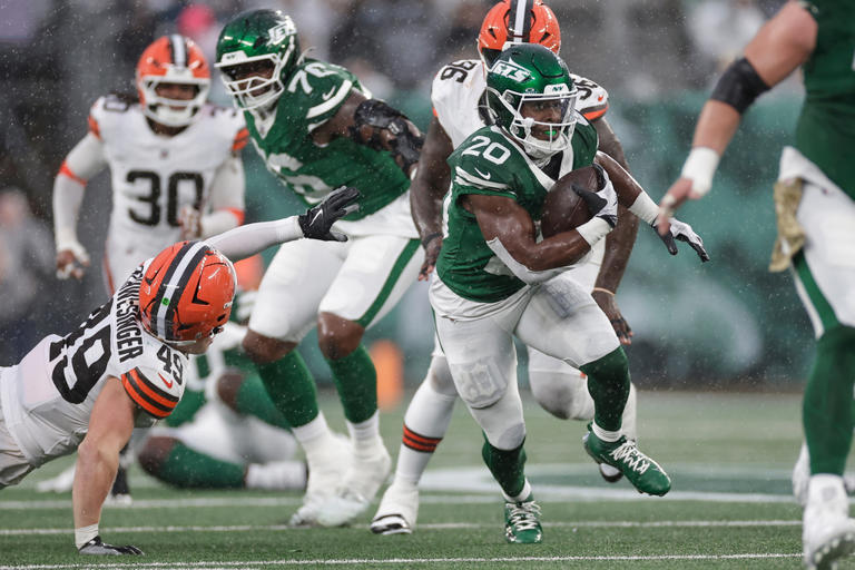 Patriots look to extend win streak, stay unbeaten in AFC East in ...