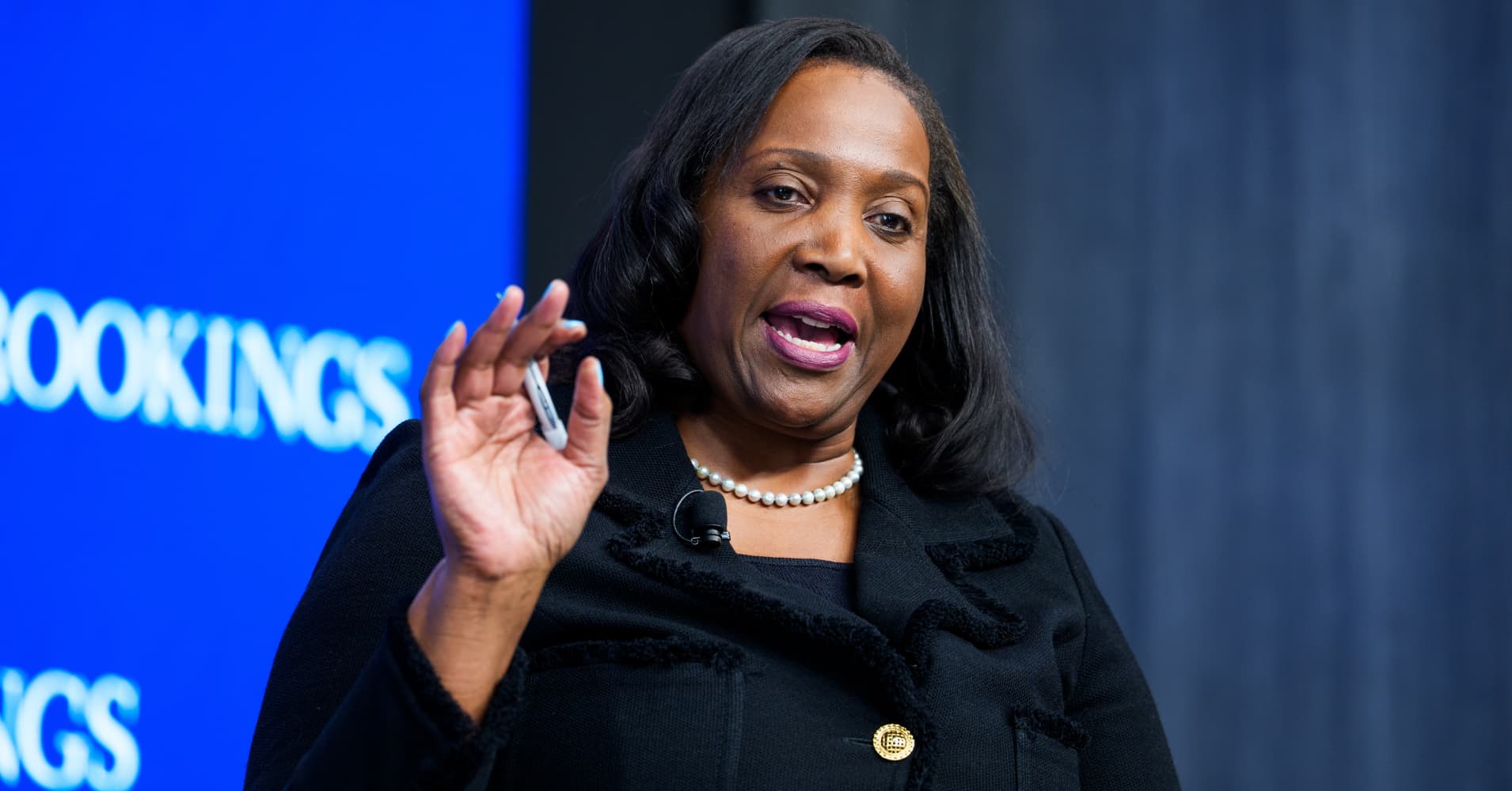 Supreme Court to hear arguments on Trump bid to fire Fed Gov. Lisa Cook ...