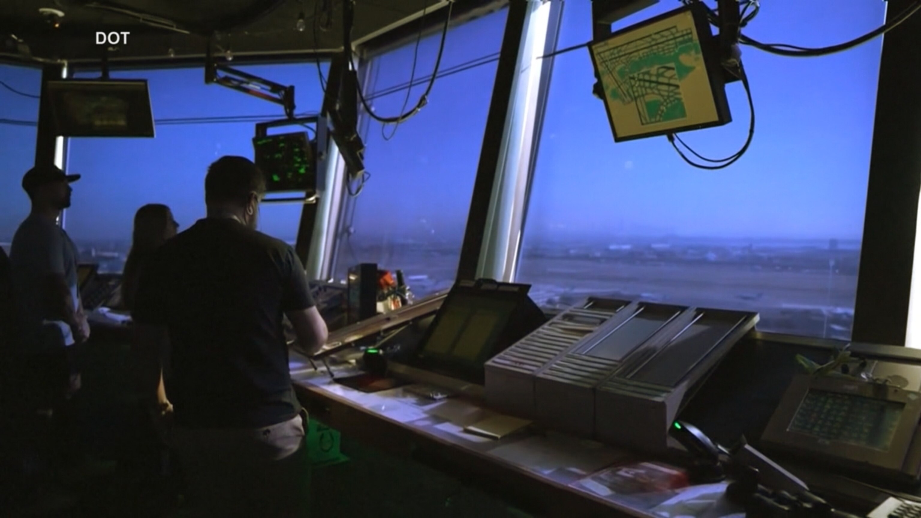 Retired controller cites low morale among air traffic control workforce