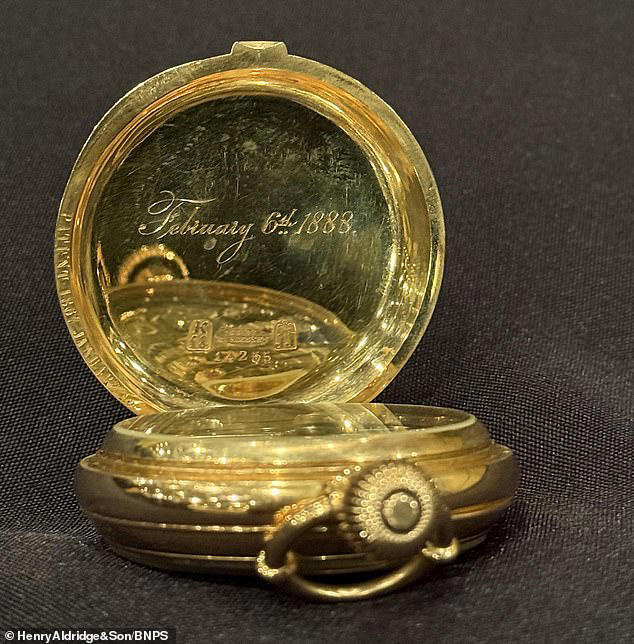 Titanic passenger's gold watch is set to fetch £1m - with time stopped ...