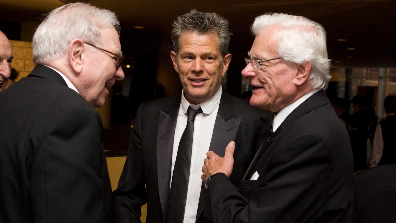 Buffett says Giving Pledge wasn't feasible, gives heirs $500M a year