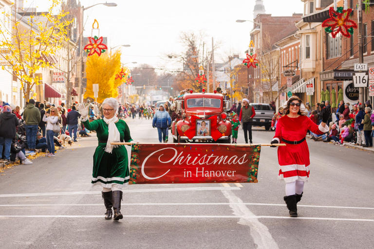 Santa parade moves to Saturday, joins tree lighting in new 'Christmas ...