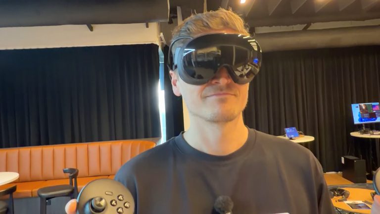 After trying Valve's new VR headset, I'm ready to ditch cables for good