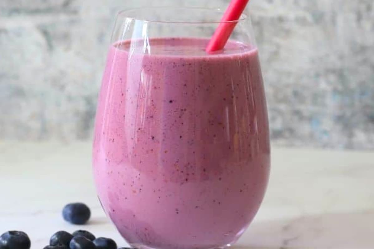 22 smoothie ideas that make “grab-and-go” feel a little fancy