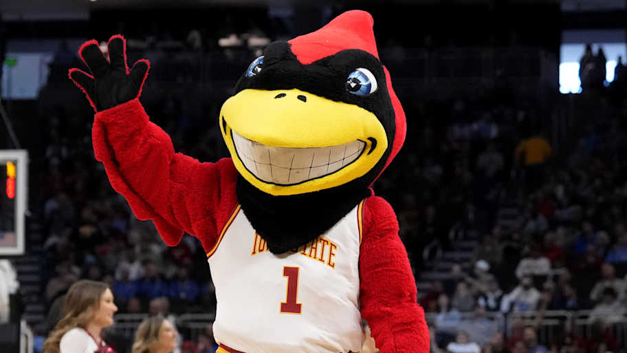 Men's Basketball Recruit Makes It Official Signing With Iowa State Cyclones
