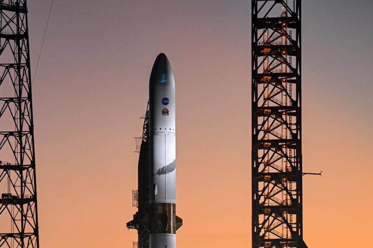 Solar flares pause Blue Origin-NASA ESCAPADE Mars probe launch