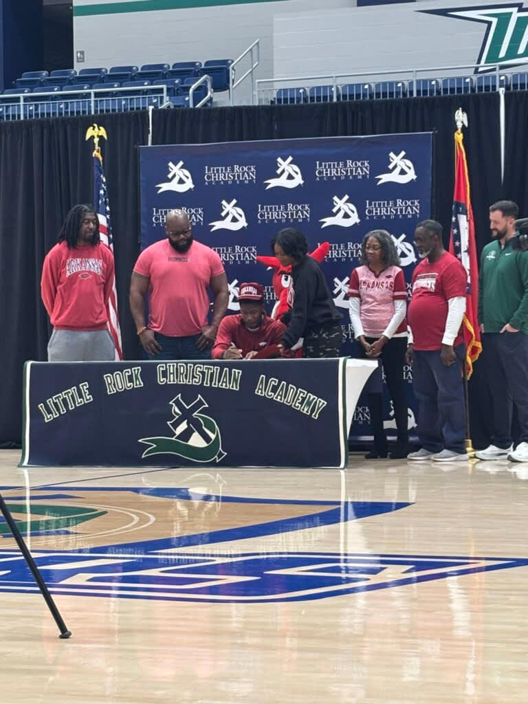 Five-star prospect JJ Andrews officially signs with Arkansas