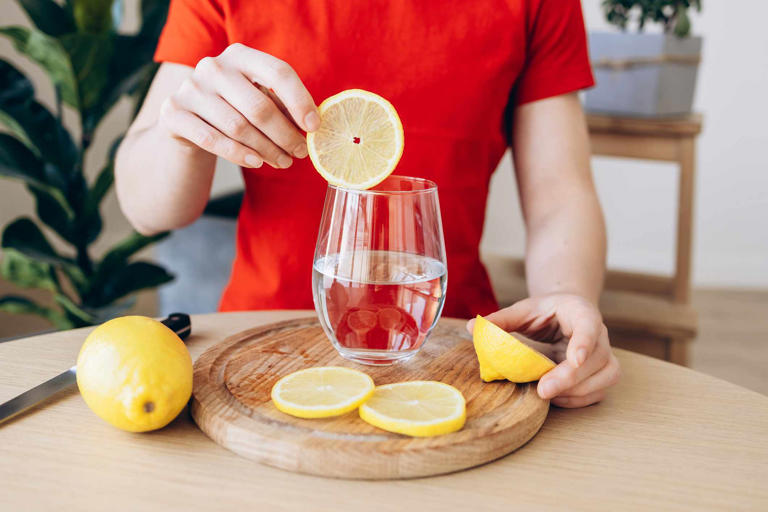 What happens to your body when you drink lemon water every day