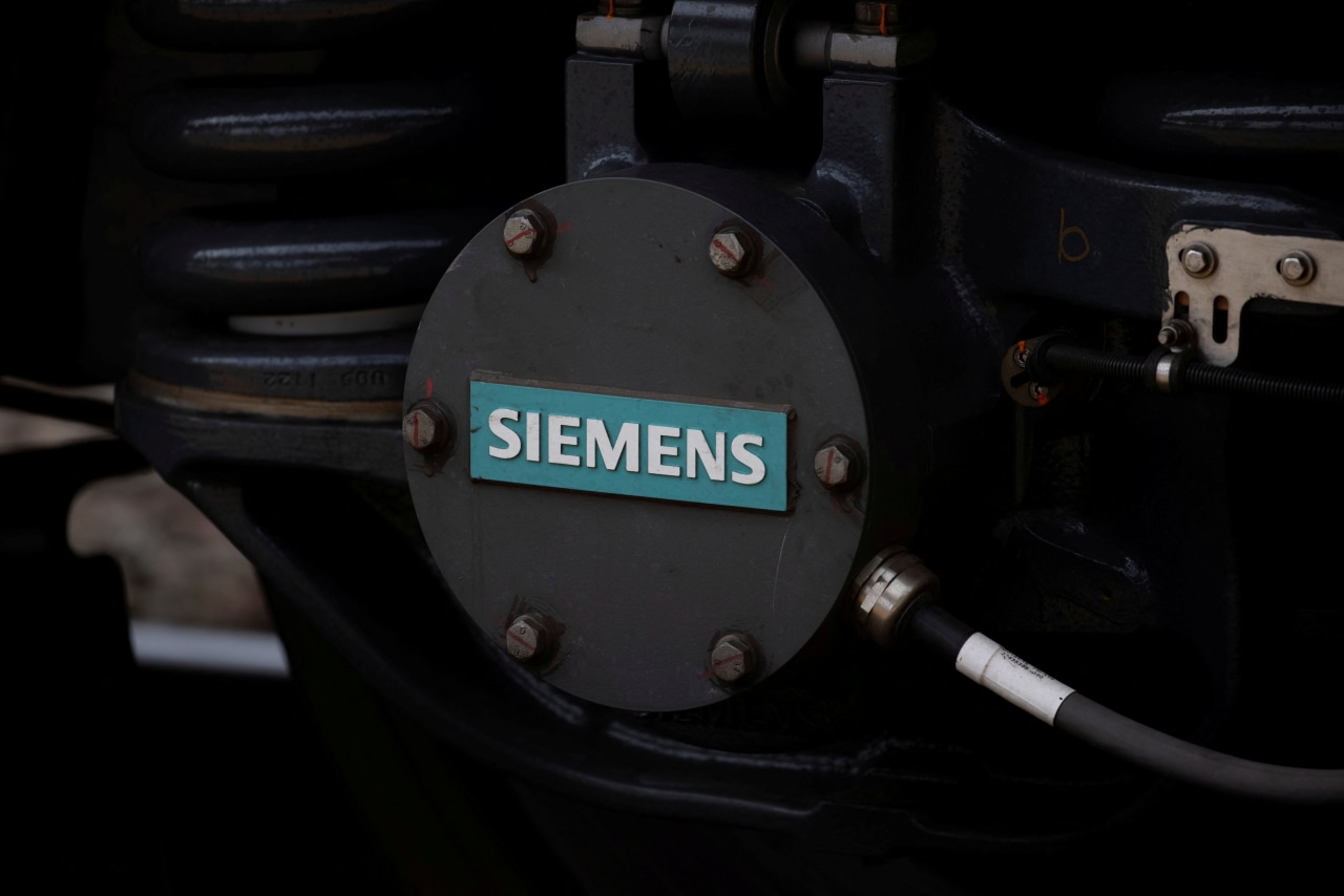 Siemens to Reduce Stake in Healthineers to Minority Position
