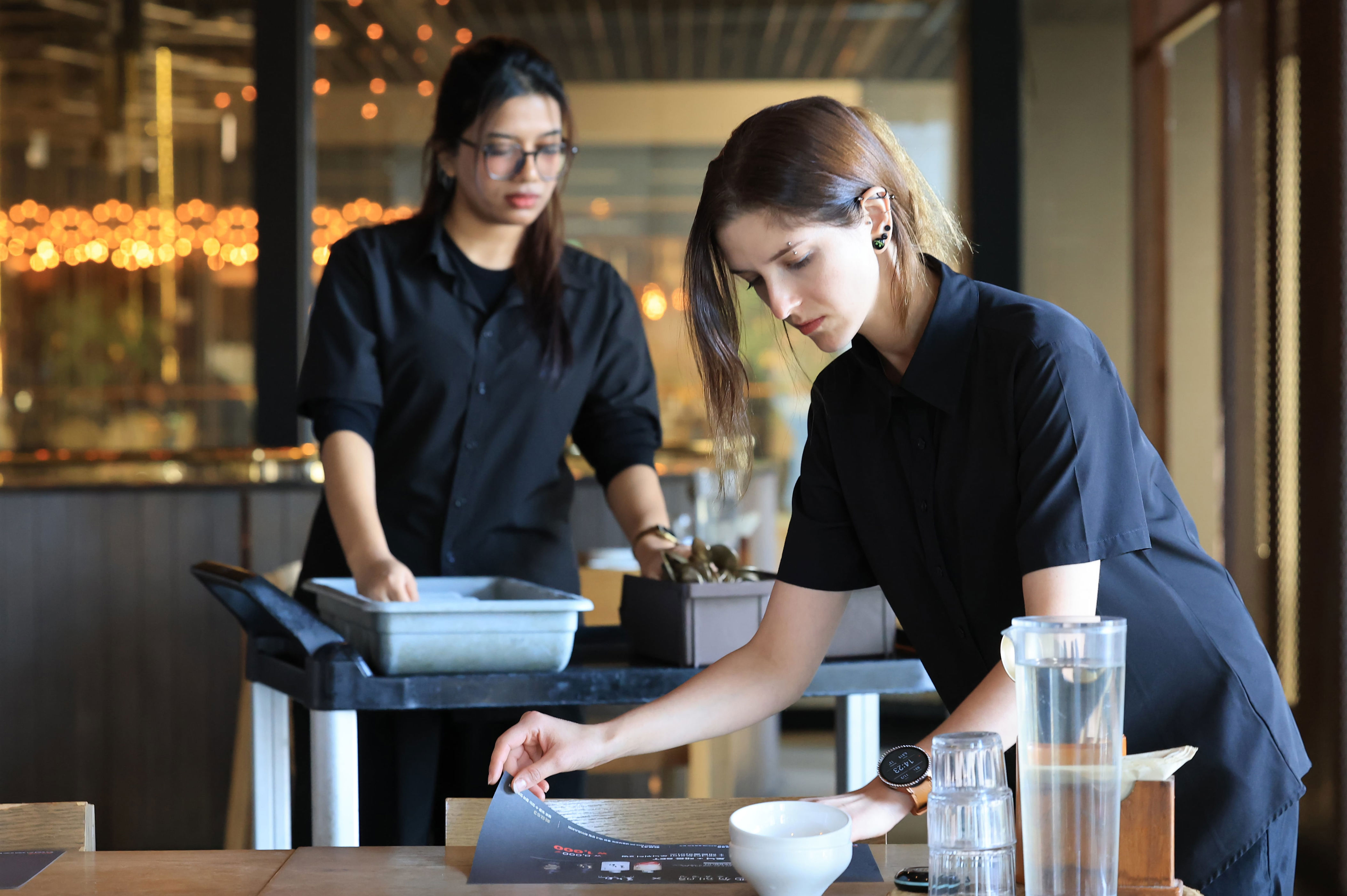 Seoul Restaurants Turn to Foreign Students as Korean Youths Avoid Part ...