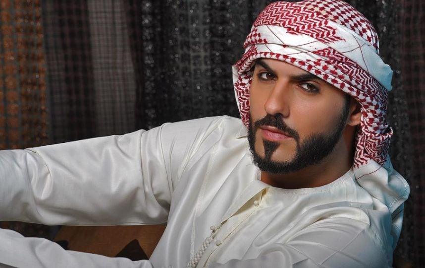 Qué fue de Omar Borkan, el modelo árabe que fue llamado “el hombre más ...