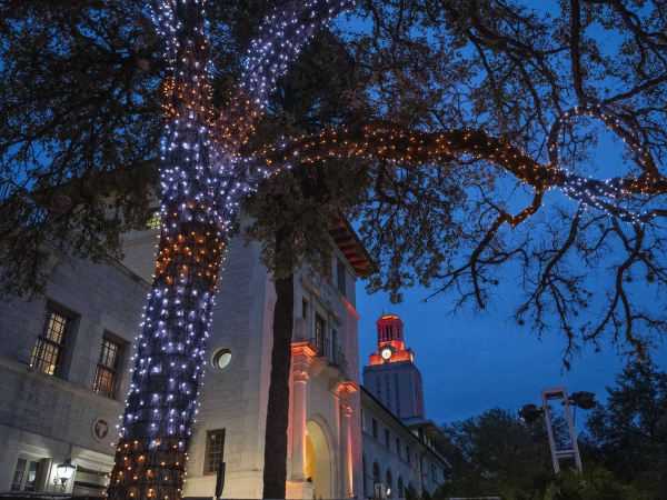 Holiday lights return to UT Austin campus during tower construction