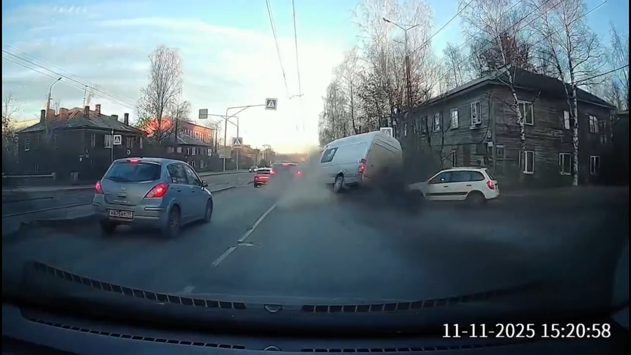 Unexpected road accident causes vehicles to overturn in Petrozavodsk ...