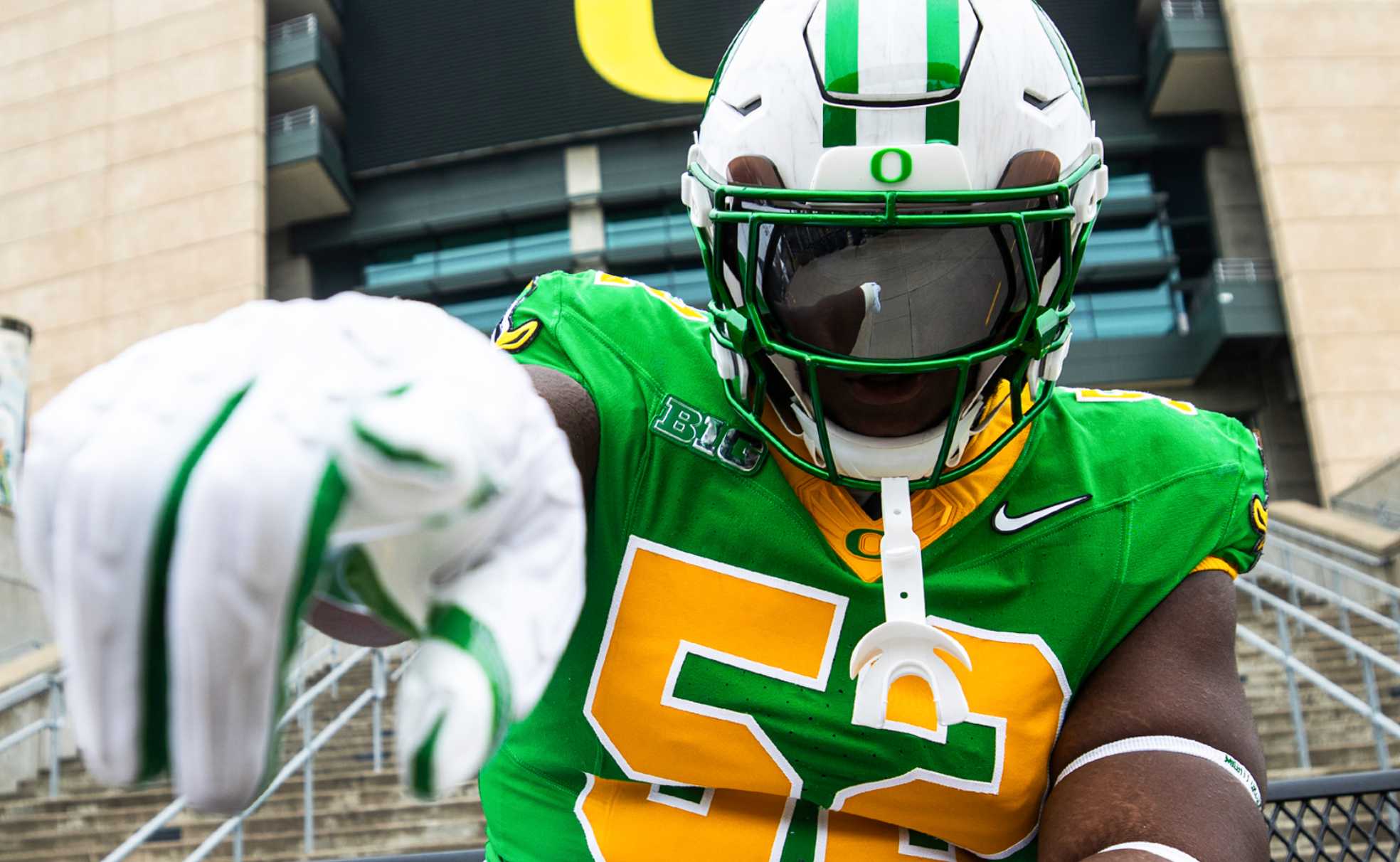Oregon Ducks break out new helmet combo for Friday Night Lights vs ...