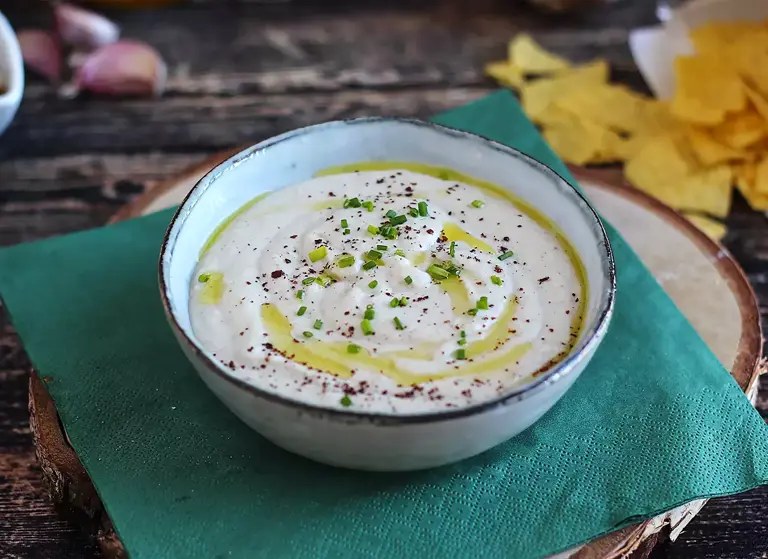 Homus de feijão branco e leite de coco