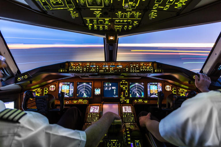 Fake captain allegedly flew hundreds of plane passengers using forged ...