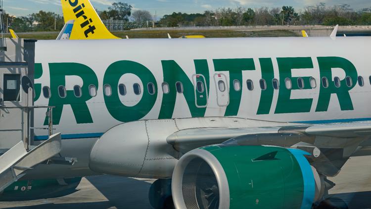 Video shows intoxicated passenger attack Frontier manager on jet bridge ...