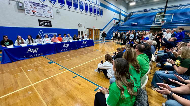 Toledo-area seniors seal college commitments on early signing day