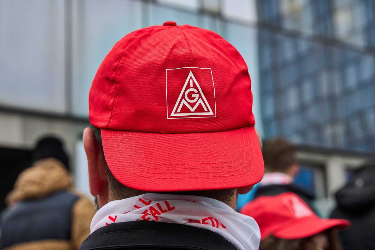 VW: Gehälter auf dem Prüfstand! IG Metall mit drastischer Forderung