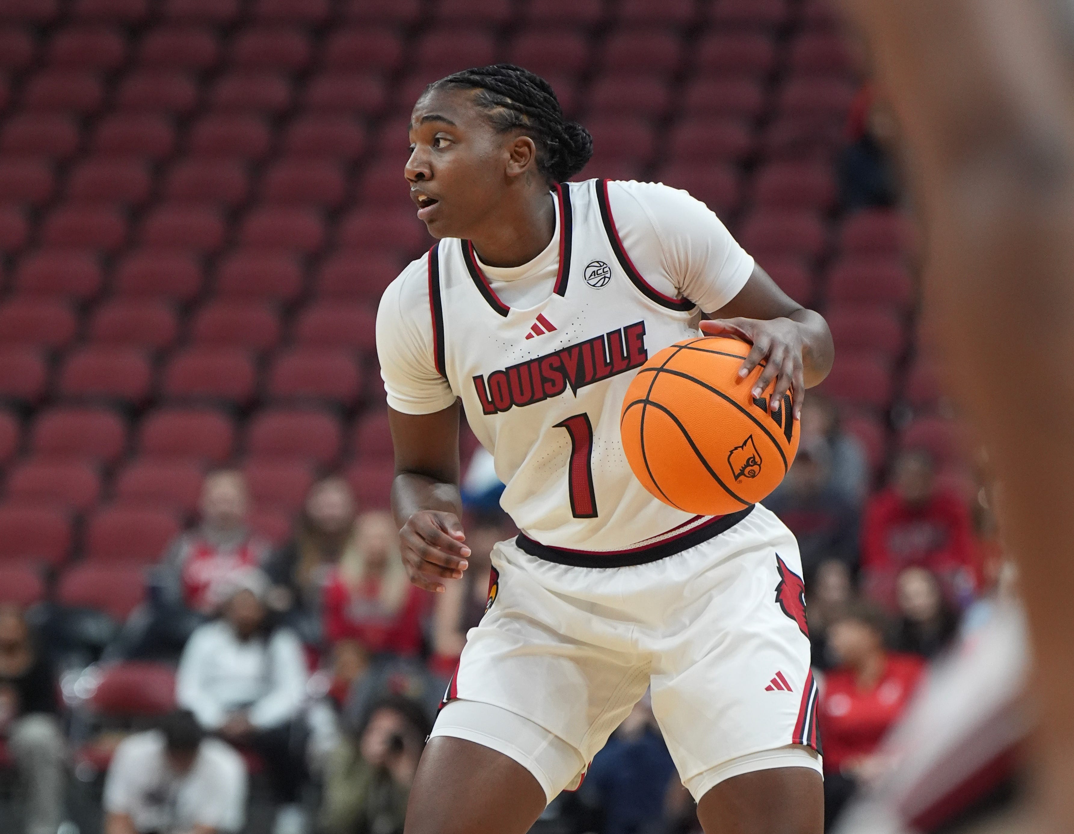 Louisville basketball's Skylar Jones steals spotlight on offense ...