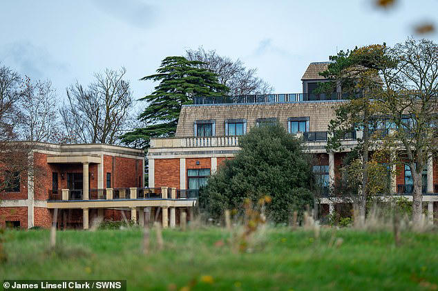 Dubai ruler Sheikh Maktoum bids to upgrade helipads at English bolthole ...