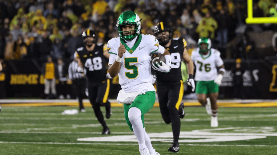 Oregon’s Dante Moore named semifinalist for 3 national awards