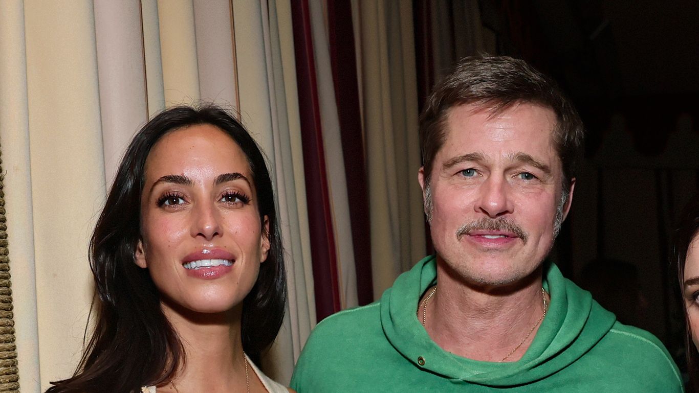 Brad Pitt et Ines de Ramon soutiennent George Clooney lors de l'avant ...