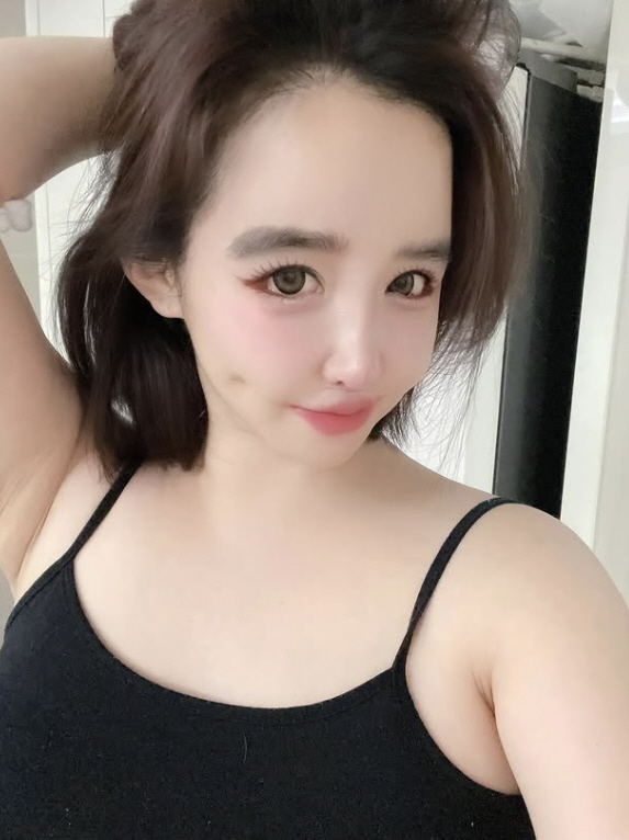 Park Bom opens evidence of emotional stability...Unveiling your bare ...