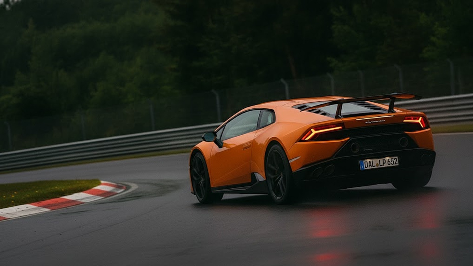 Supercars on the Nürburgring – Ferrari vs Lamborghini