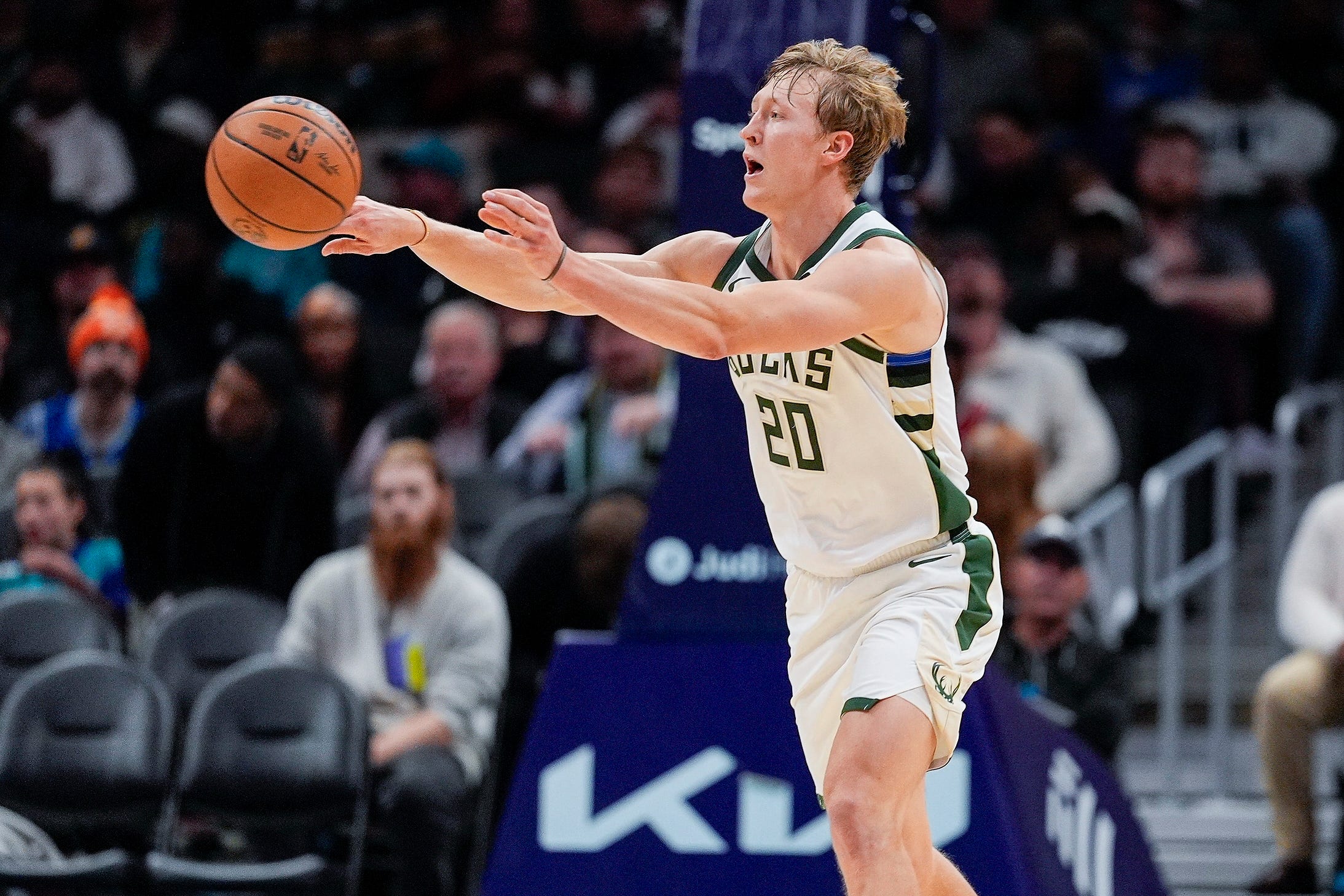 Bucks starter AJ Green does not finish game vs. Hornets