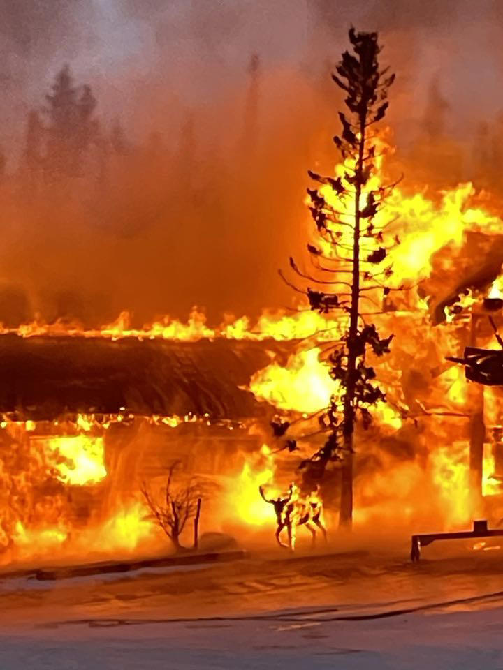 ‘A mushroom cloud just billowing’: Fire engulfs Glennallen’s Caribou Hotel