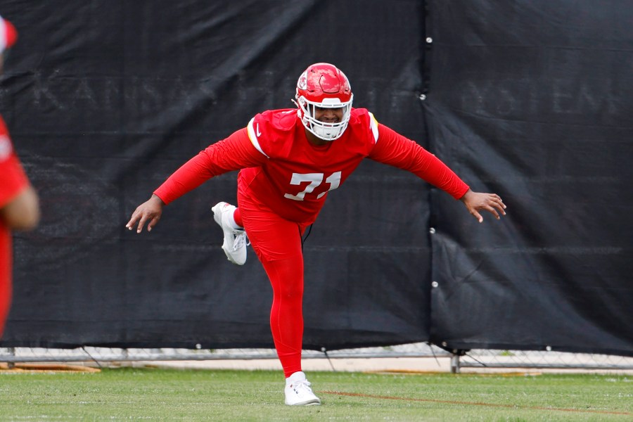 Simmons returns to Chiefs practice ahead of Week 11 vs. Broncos