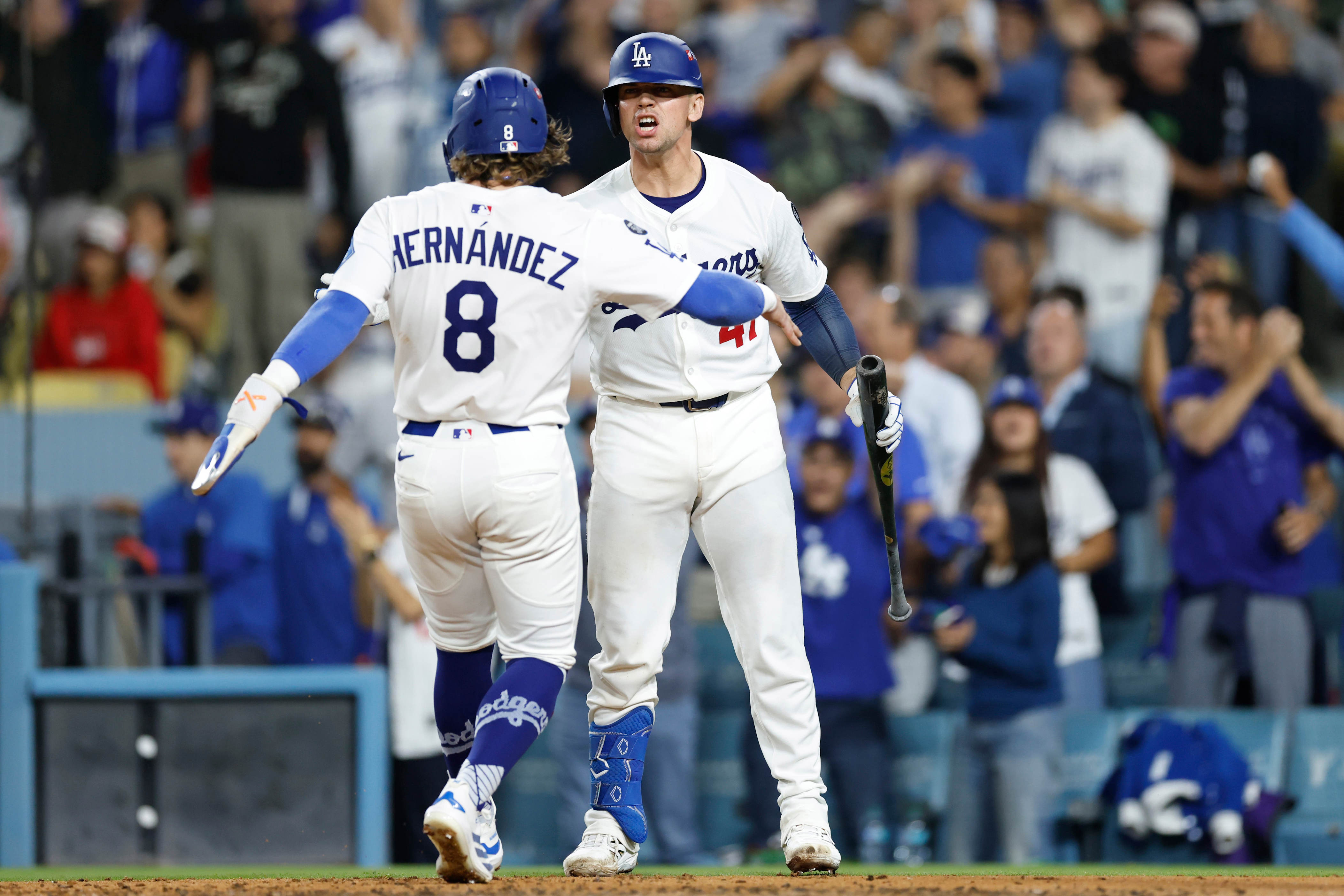 The Dodgers lost a World Series-winning veteran to the Reds