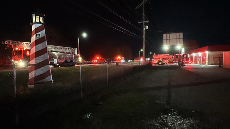 Owensboro firefighters put out storage unit complex fire