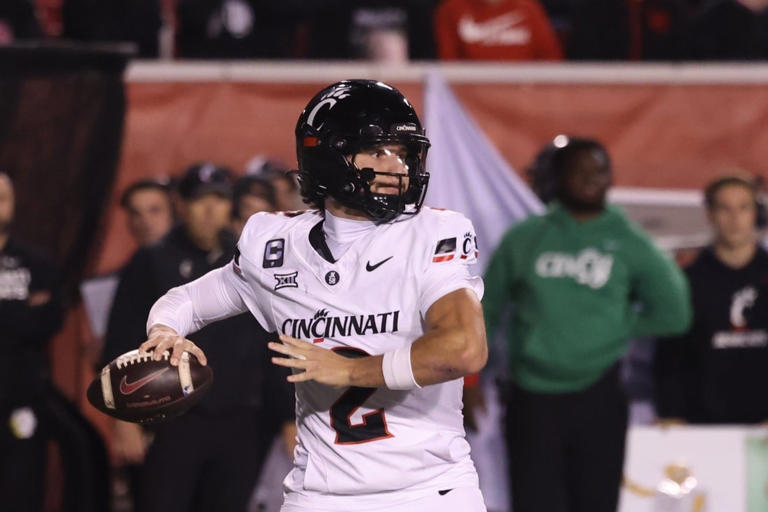 No. 25 Cincinnati controls path to Big 12 title game, starting vs. Arizona