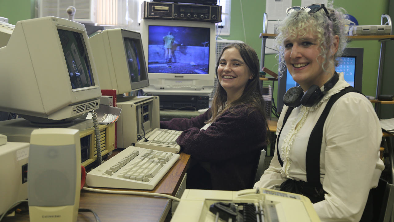 Students explore vintage tech in UW-Milwaukee's specialized computer lab