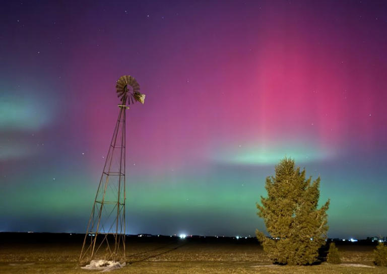 PHOTOS: Northern Lights spotted across Central Illinois