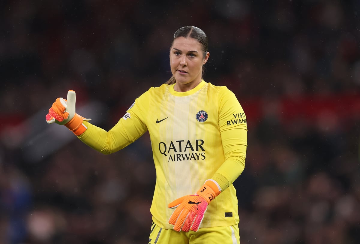 Earps booed on Man Utd return as PSG defeated at Old Trafford