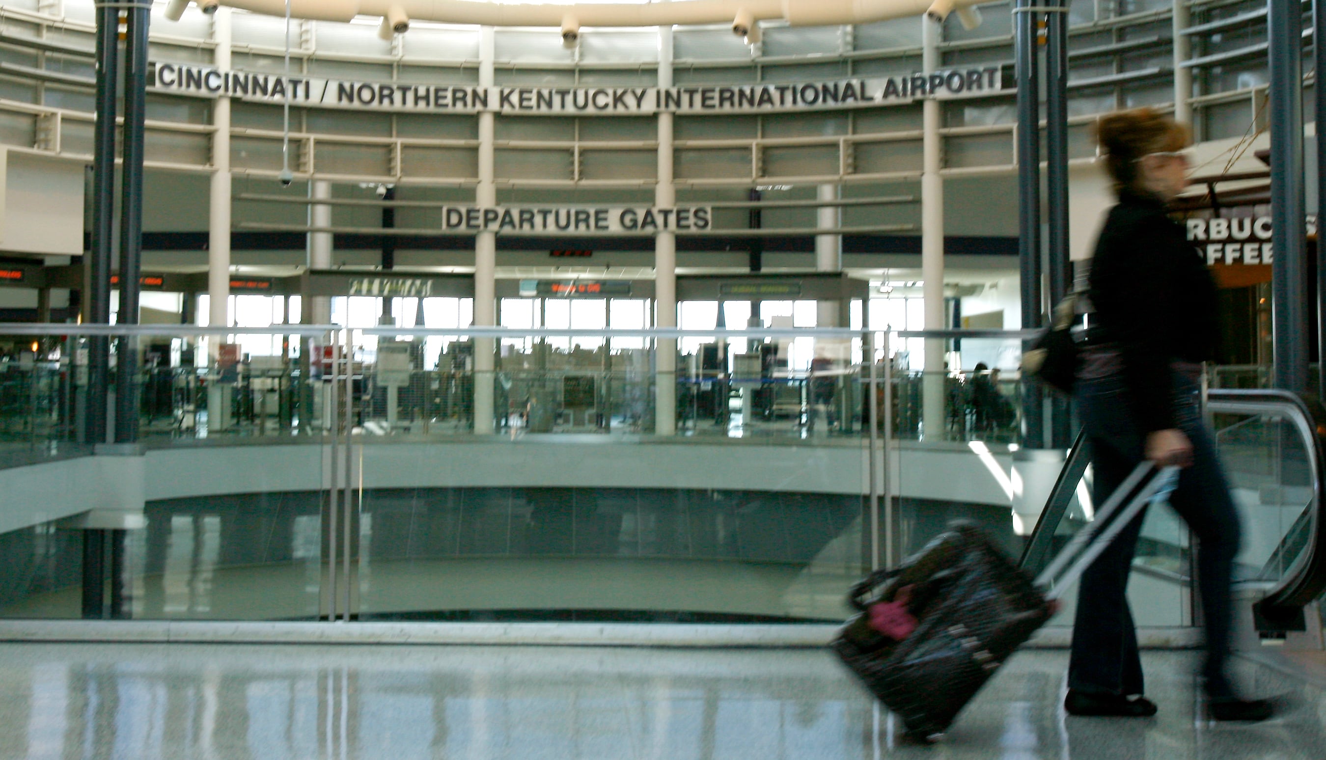 Travelers experience increase in flight cancellations amid government ...