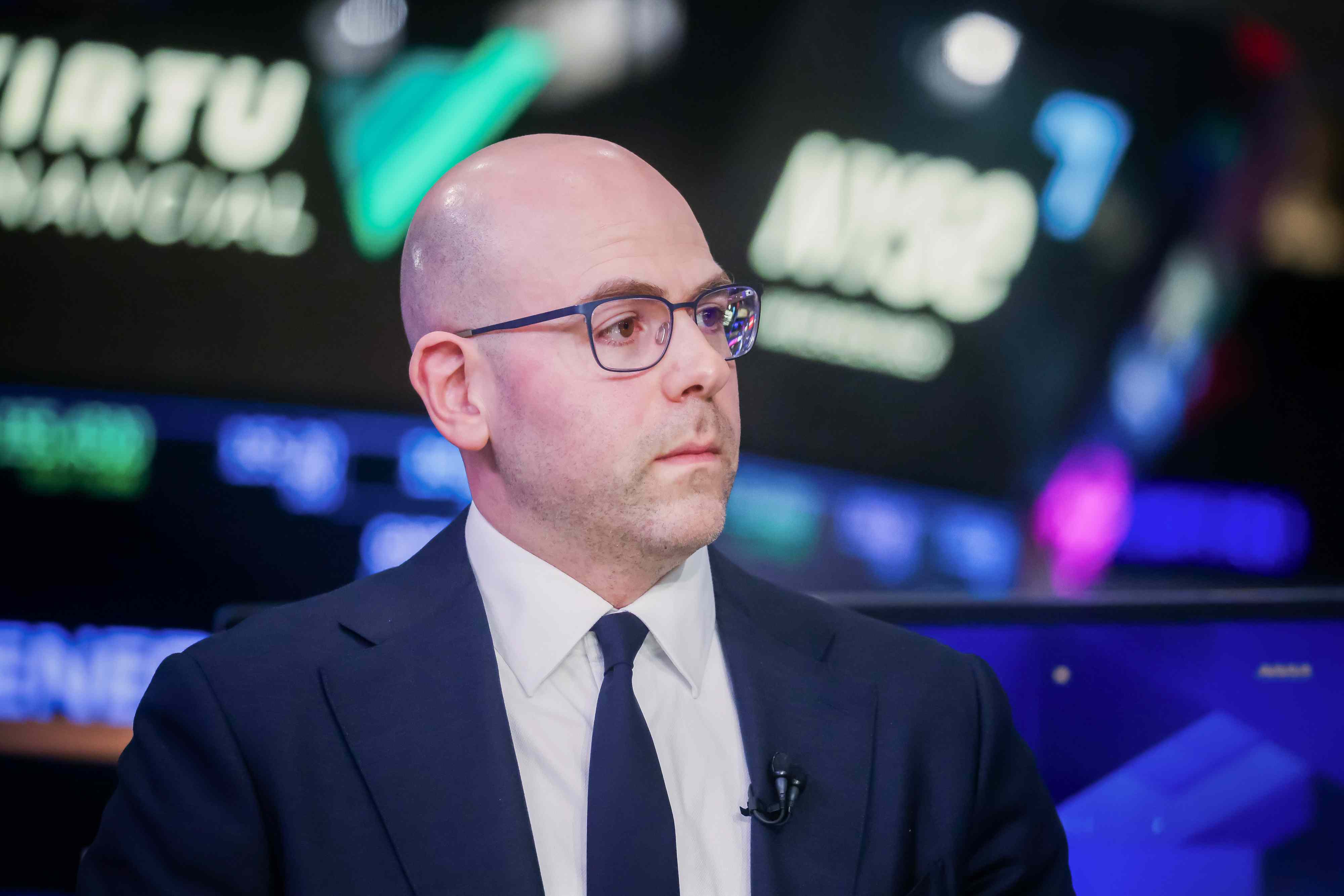 Fed Debate Heats Up: Cut Interest Rates to Save Jobs or Hold Firm ...