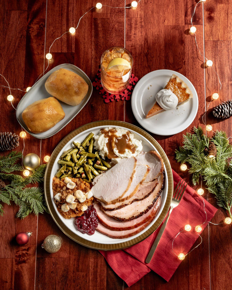 Cracker Barrel, Boston Market, more restaurants serving up Thanksgiving ...