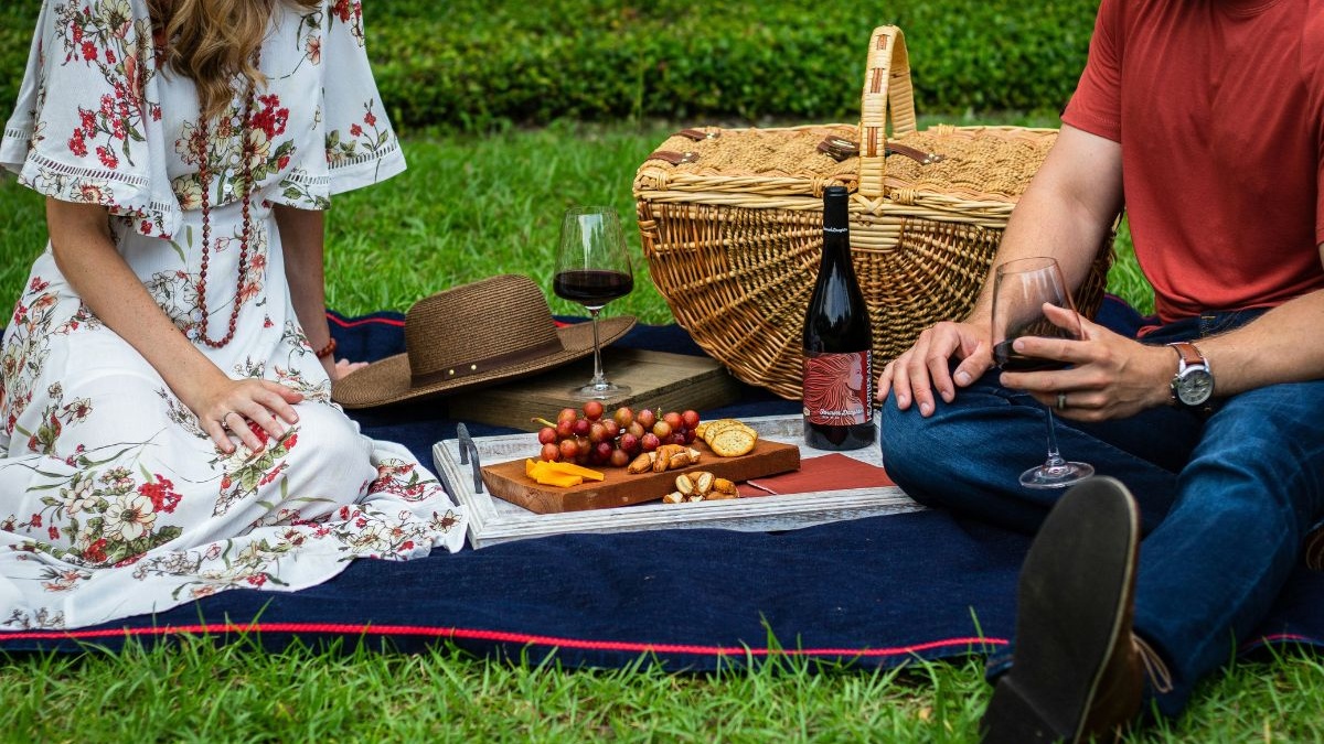 13 things women want to hear on the first date