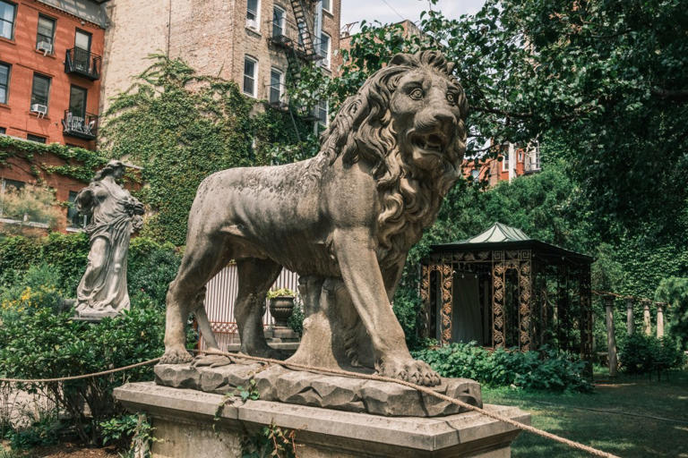 Eric Adams makes last-ditch bid to save celeb-beloved Elizabeth Street ...