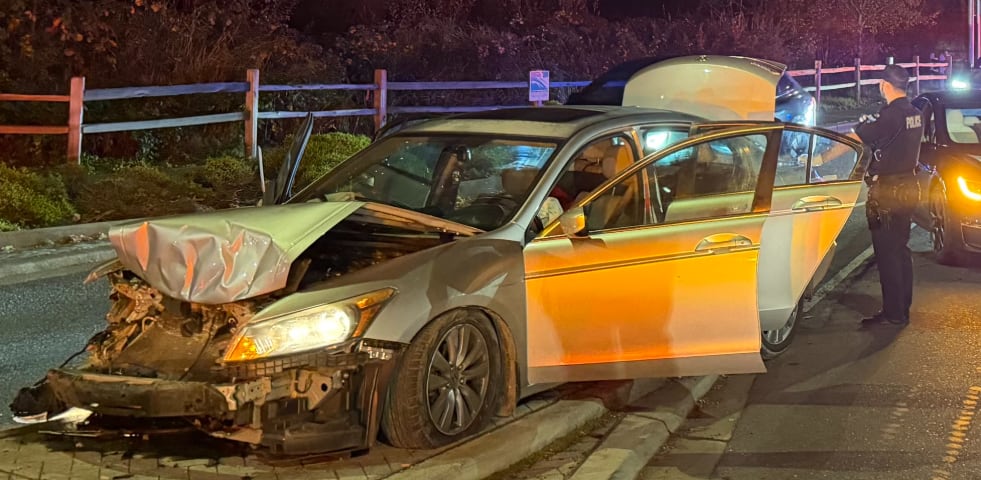 Police arrest man in stolen car after chase, crash near Lake Sammamish ...