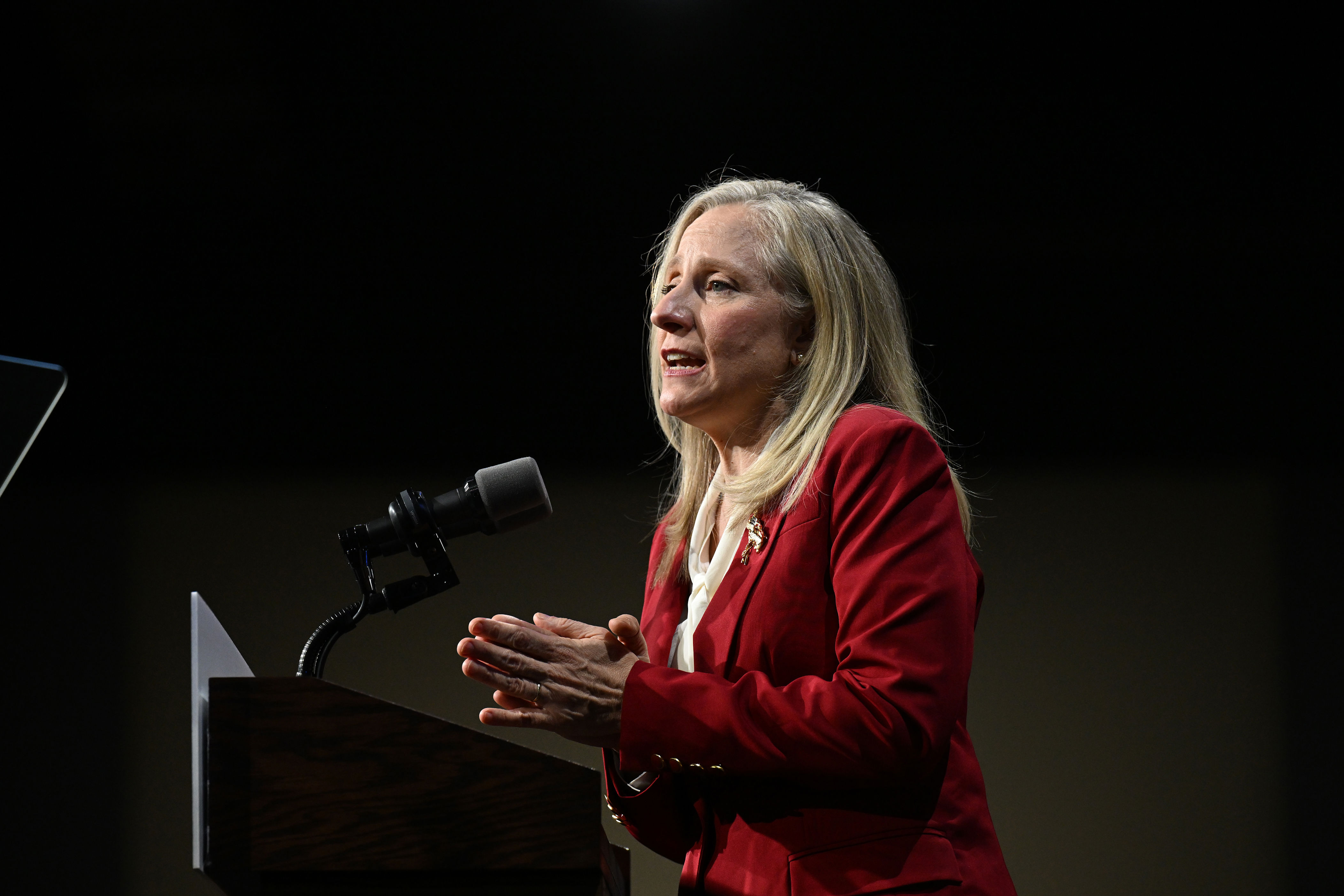 Youngkin rebukes Spanberger’s ask for U-Va. to pause presidential search