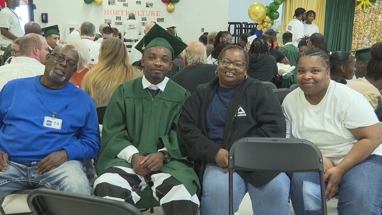 19 residents honored at EMCF’s Horticulture Graduation Ceremony