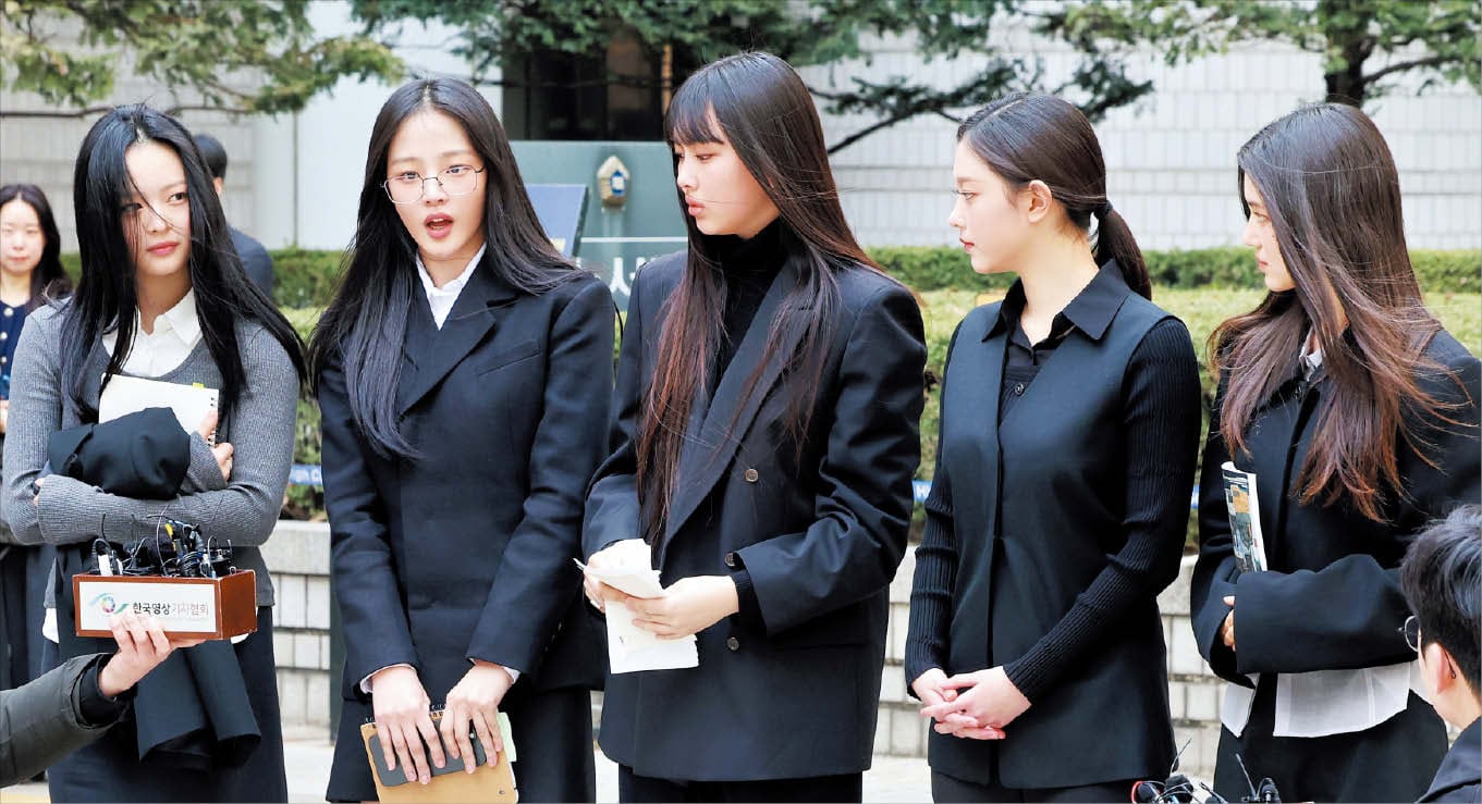 NewJeans Members Return to ADOR After Legal Battle