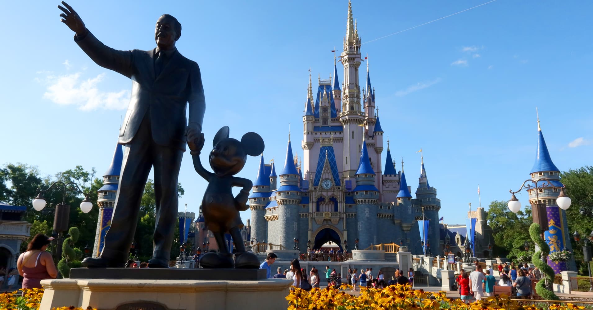 Here's what to expect when Disney reports earnings before the bell