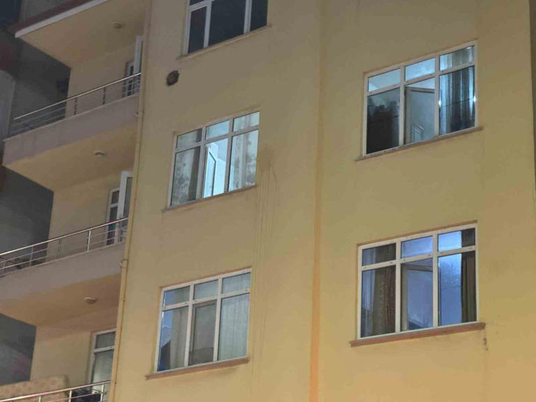 Baca temizliğinden çıkan dumanı yangın sanan vatandaşlar ortalığı ayağa ...