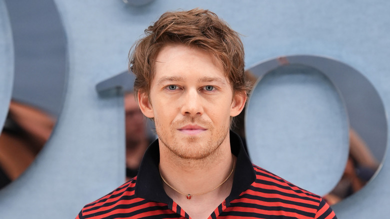 Joe Alwyn Seemingly Gives Taylor Swift A Middle Finger With Drool ...